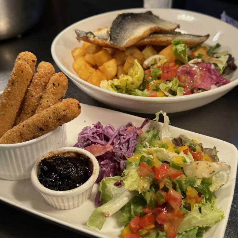 Home - Sids Restaurant and Bar With Rooms