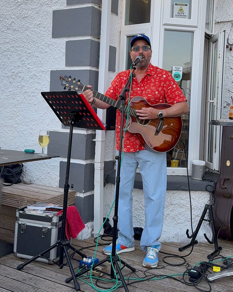 Home - Sids Restaurant and Bar With Rooms