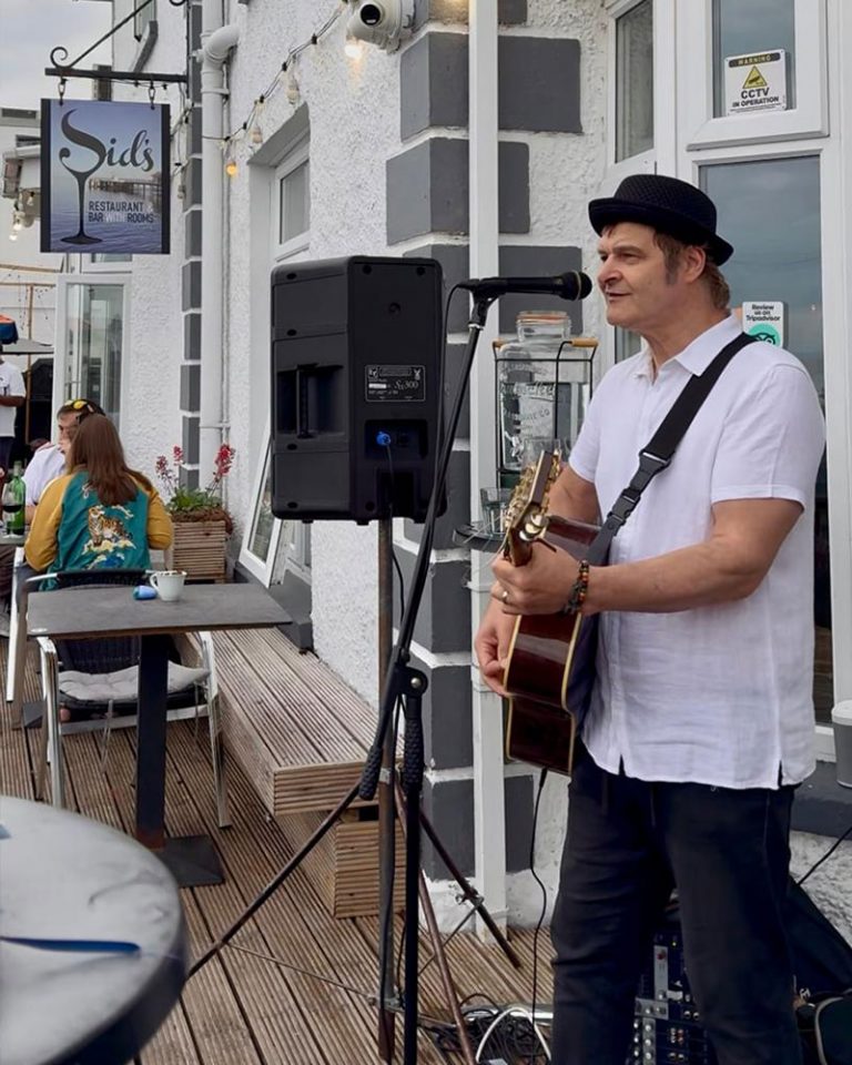 Home - Sids Restaurant and Bar With Rooms